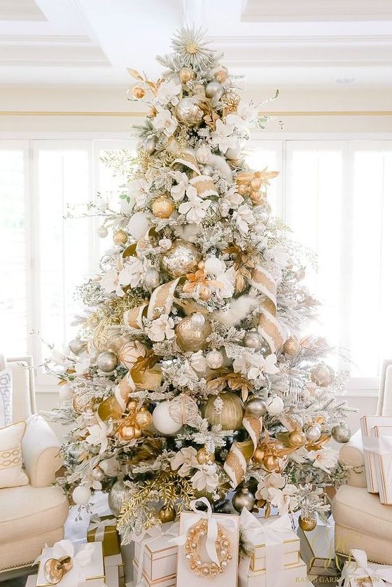 94 Best Flocked Christmas Tree Décor Ideas - DigsDigs