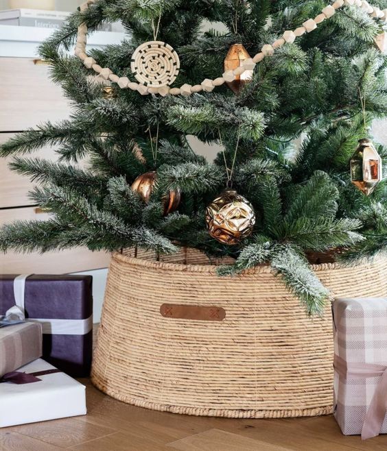 How To Cover A Christmas Tree Base: 83 Ideas - DigsDigs
