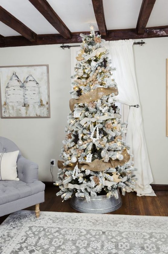 94 Best Flocked Christmas Tree Décor Ideas - DigsDigs