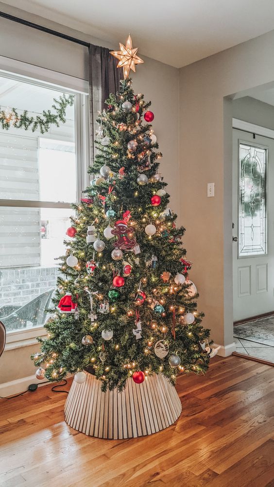 How To Cover A Christmas Tree Base: 83 Ideas - DigsDigs