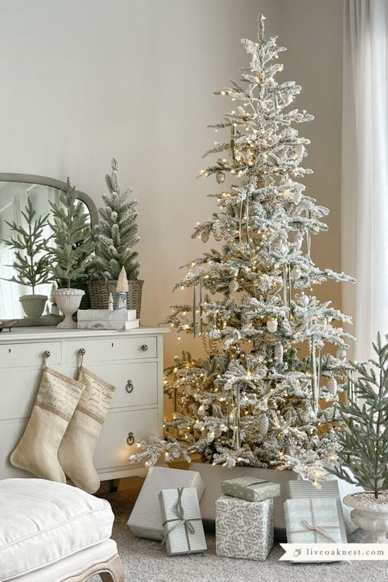 94 Best Flocked Christmas Tree Décor Ideas - DigsDigs