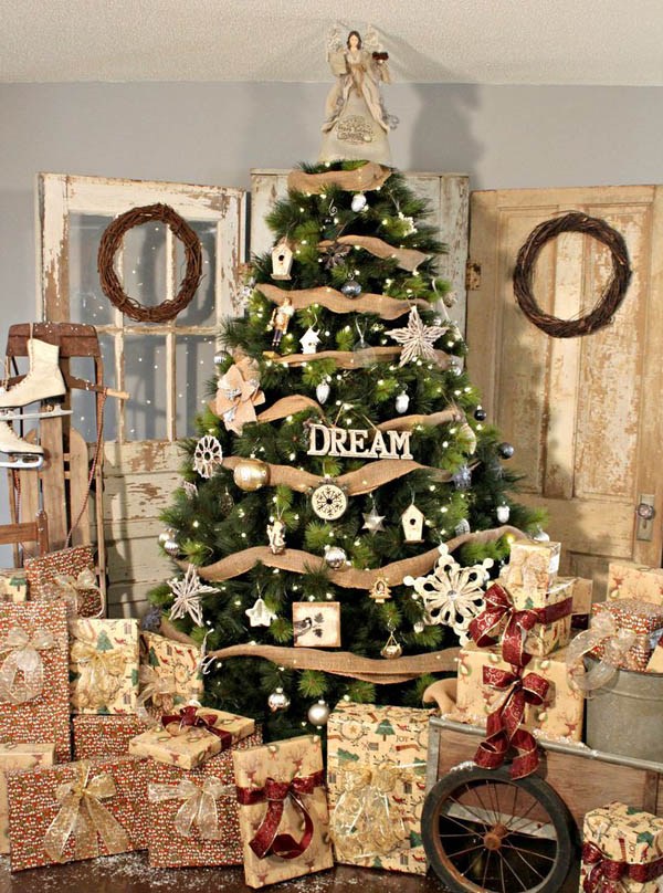 35 Most Beautiful Christmas Trees To Enjoy - DigsDigs