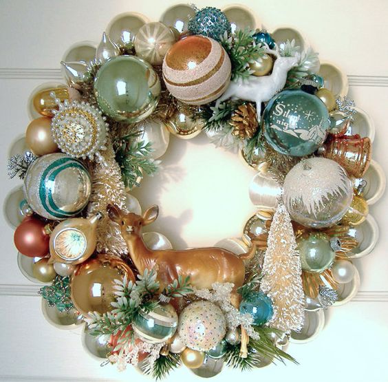 34 Charming Vintage Christmas Décor Ideas - DigsDigs