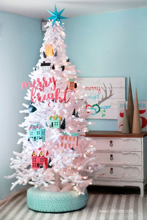 35 Most Beautiful Christmas Trees To Enjoy - DigsDigs