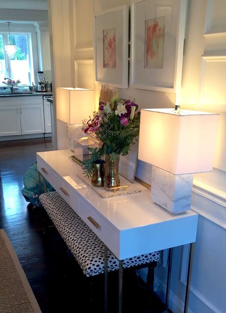 34 Stylish Console Tables For Your Entryway - DigsDigs