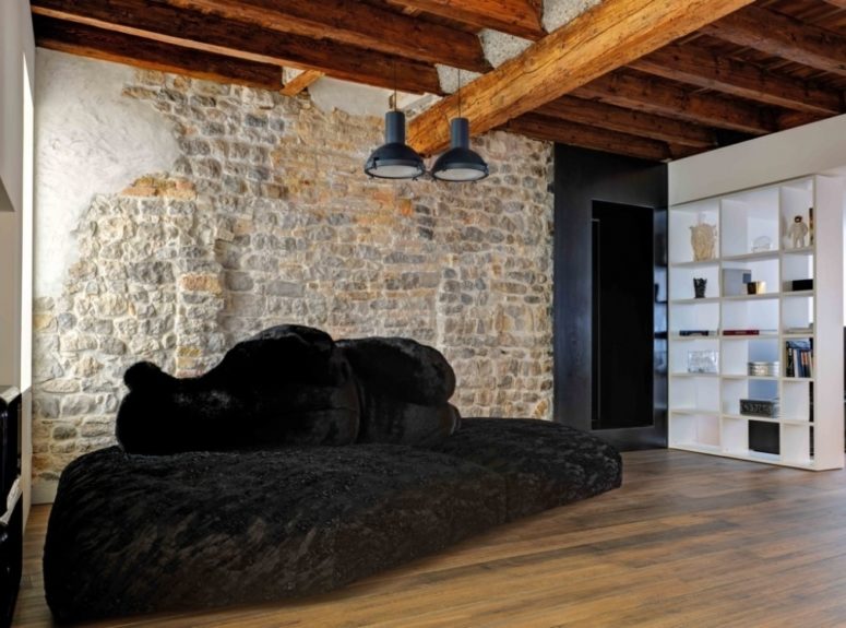 Pack Sofa With A Bear Back For Coziness - DigsDigs