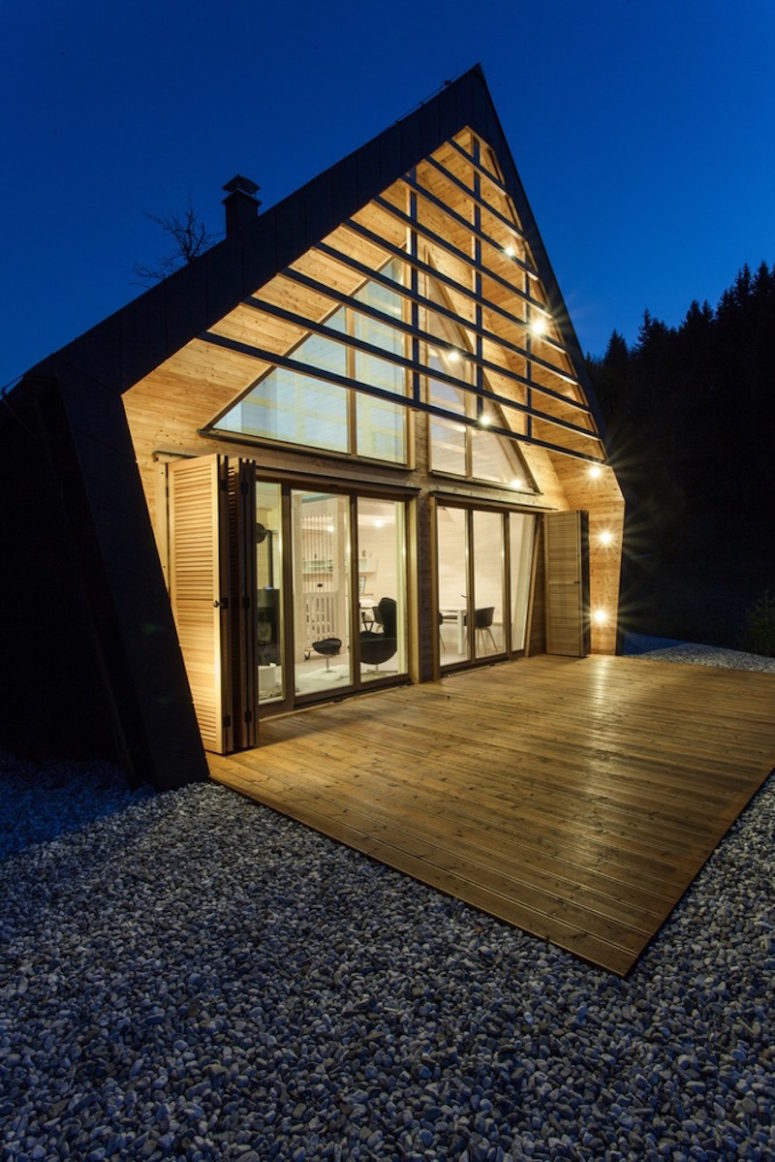 Cozy Wooden House With Simple But Beautiful Design - DigsDigs