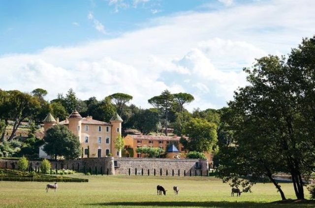 Chic French Chateau With Original Features And Modern Furniture - DigsDigs