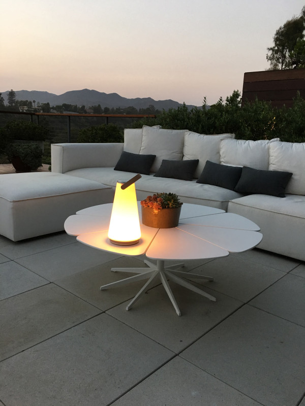 10 Smart And Functional Portable Lamps - DigsDigs