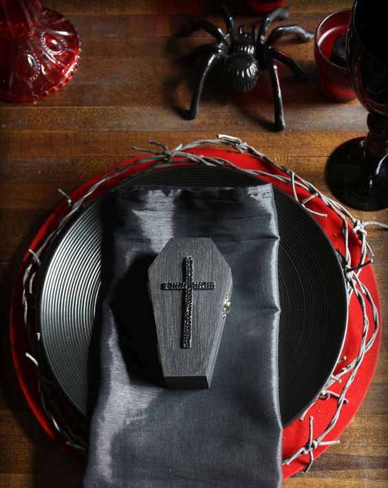 33 Cool Vampire Halloween Party Decor Ideas - DigsDigs