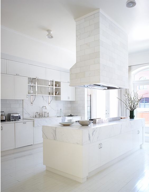 30 Airy And Welcoming All-White Kitchen Designs - DigsDigs