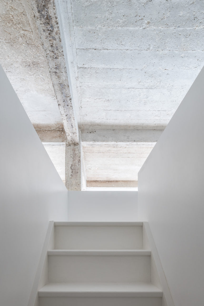 Parisian Loft With A Perforated Central Island - DigsDigs