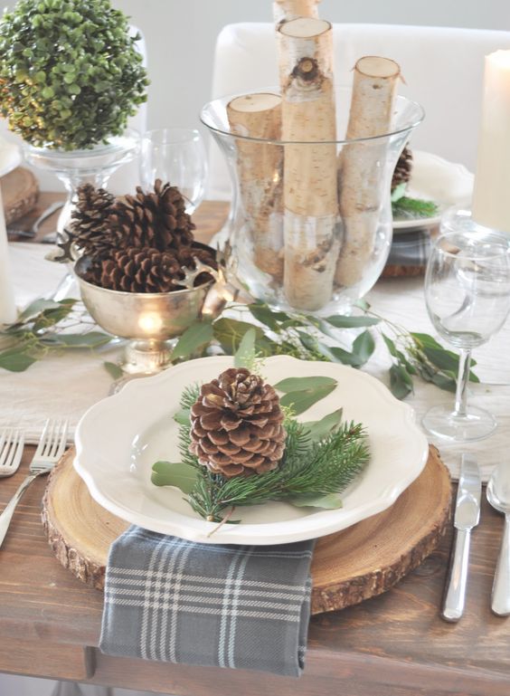 25 Inspiring Christmas Table Setting Ideas - DigsDigs