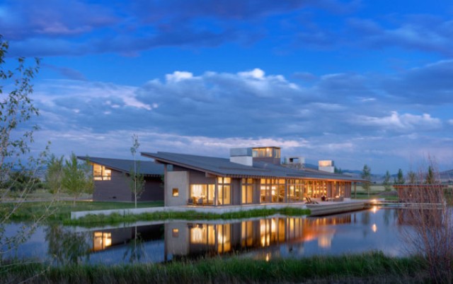 Modern Ranch House With Natural Decor - DigsDigs