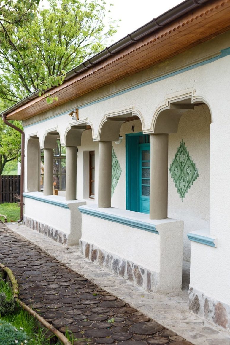 Colorful Home With Traditional Romanian Features - DigsDigs