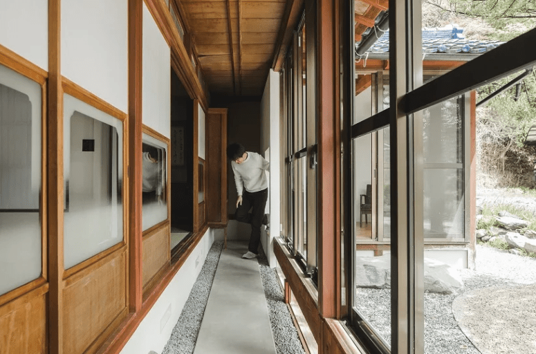 Traditional Japanese Home With Contemporary Details - DigsDigs