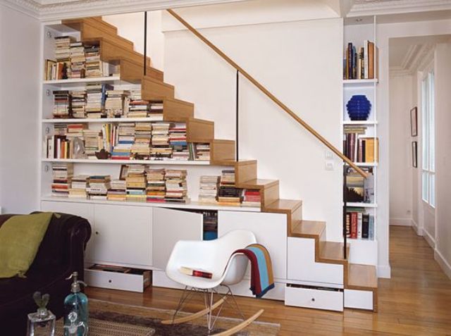 25 Libraries And Reading Nooks Under Stairs - DigsDigs