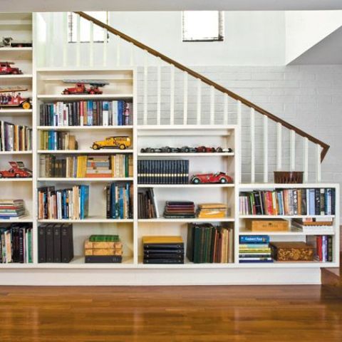 25 Libraries And Reading Nooks Under Stairs - DigsDigs