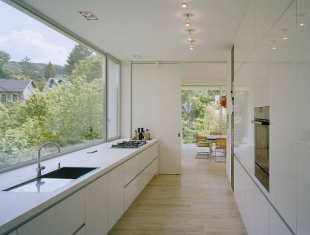 25 Trendy Window Backsplashes With Pros And Cons - DigsDigs