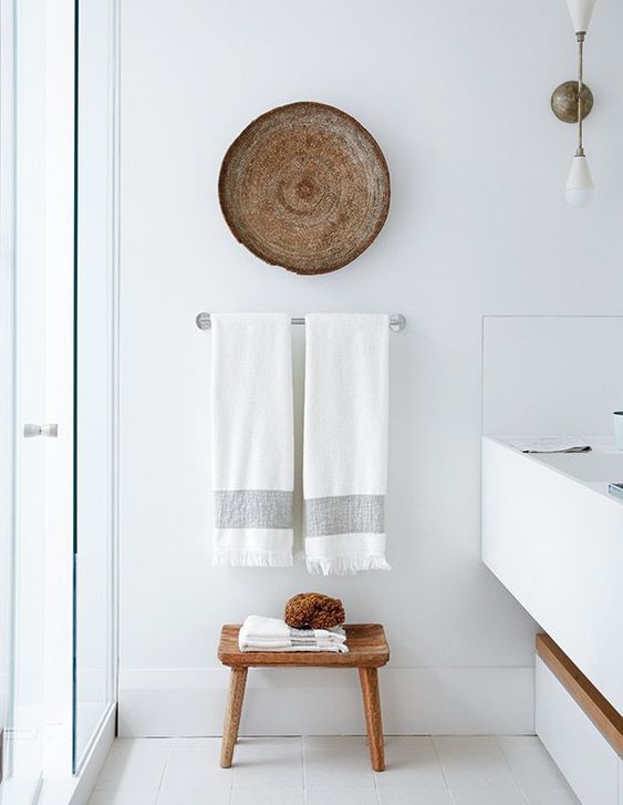 25 Easy Ways To Make Your White Bathroom Cooler - DigsDigs