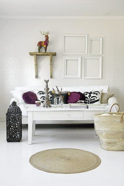 25 Trendy Ways To Use Empty Frames In Home Decor - DigsDigs