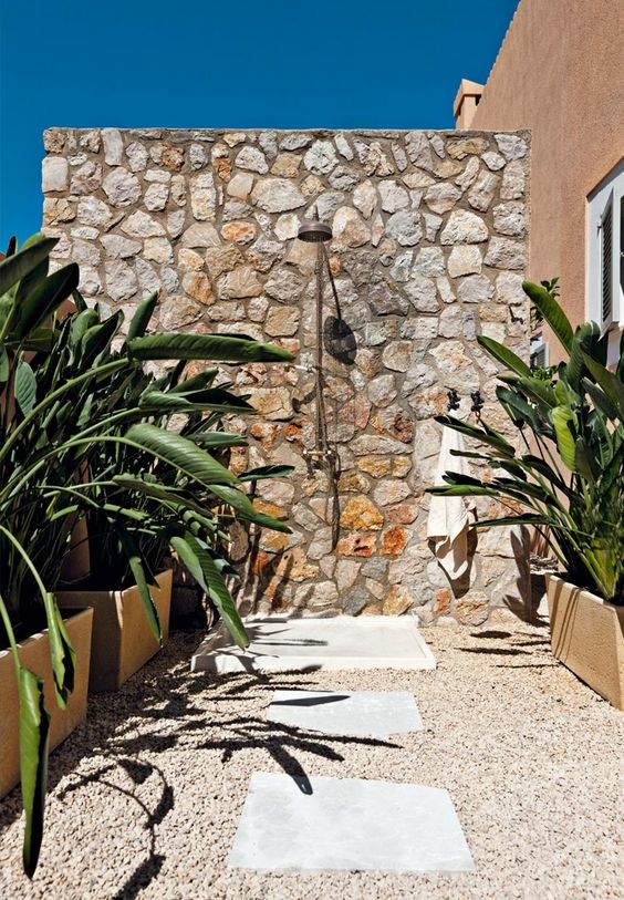 25 Outdoor Shower Decor Ideas To Try - DigsDigs