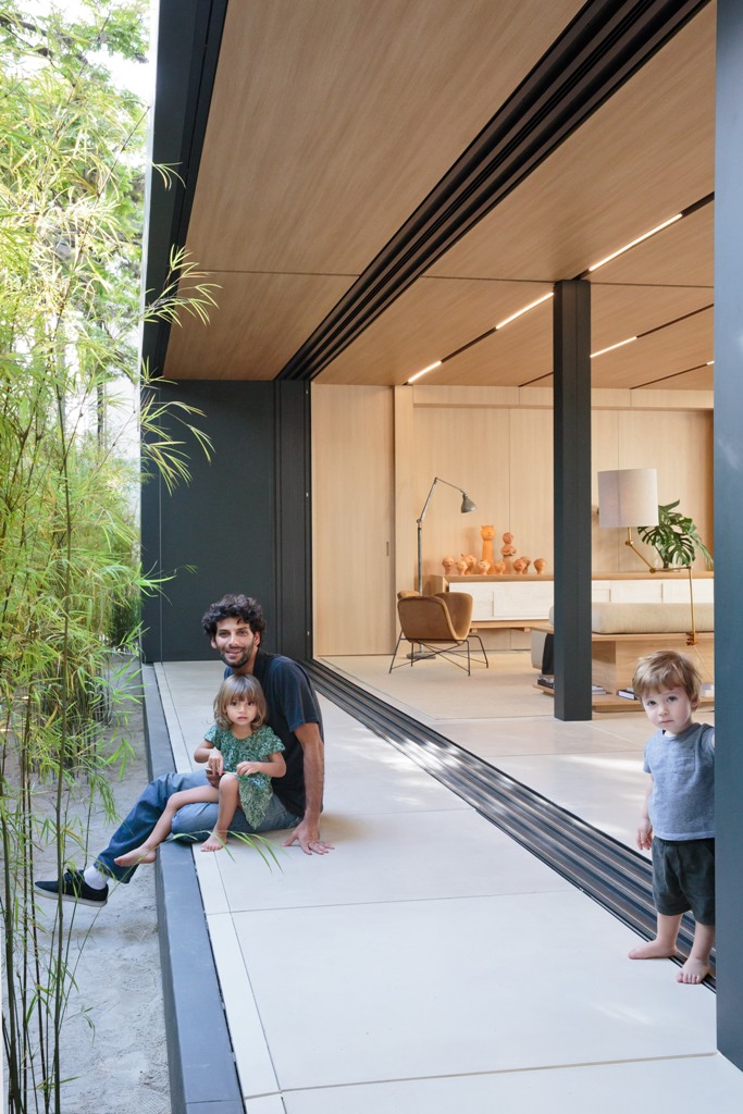 Contemporary Highly Efficient Sustainable Prefab Home - DigsDigs