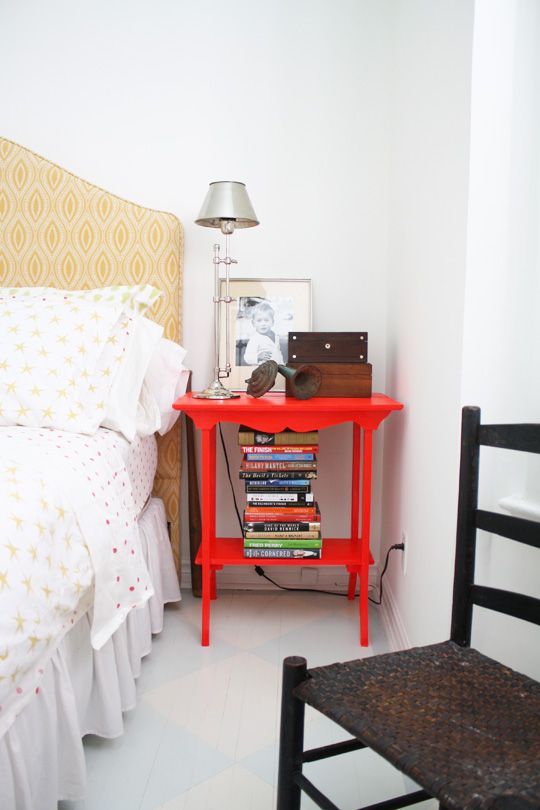 25 Ways To Incorporate Red Into Bedroom Decor - DigsDigs