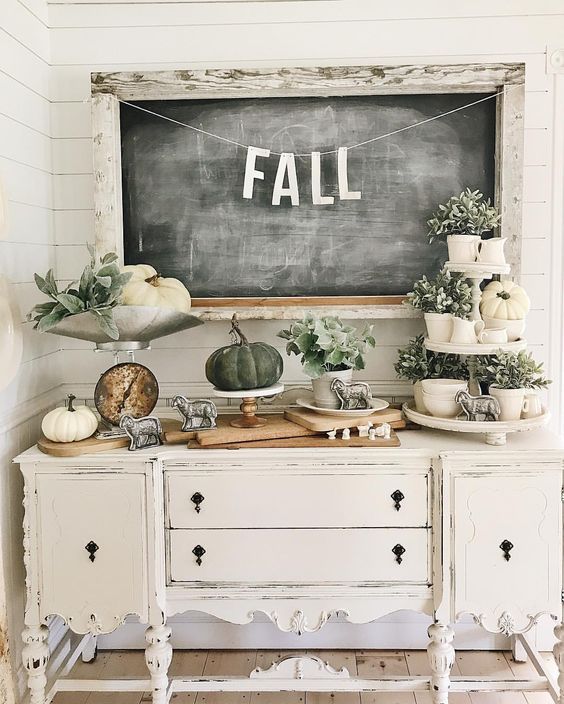 25 Ideas To Style Your Console Table For Fall - DigsDigs