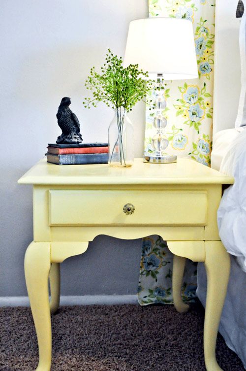25 Easy Ways To Add Yellow To Your Bedroom - DigsDigs