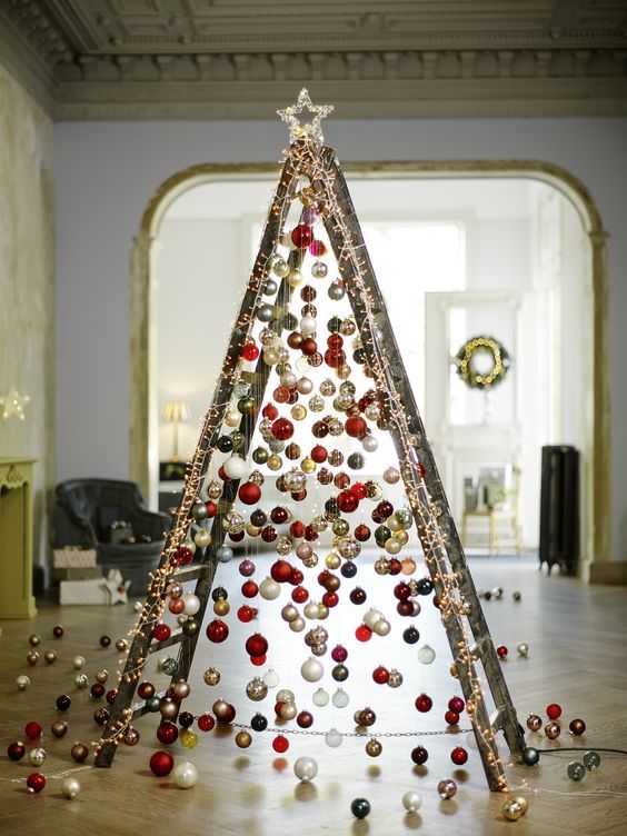 27 Unusual Christmas Trees Of Ornaments - DigsDigs