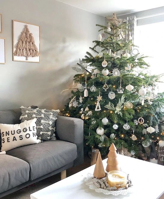 78 Scandinavian Christmas Tree Decor Ideas - DigsDigs