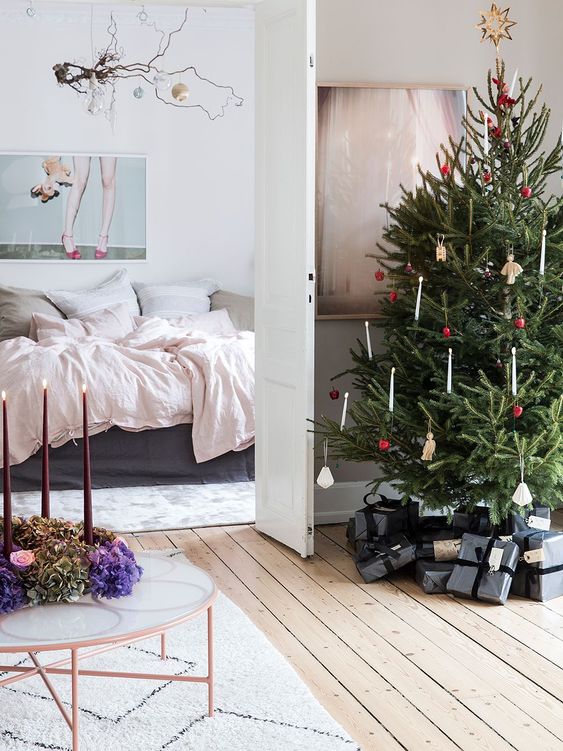 78 Scandinavian Christmas Tree Decor Ideas - DigsDigs