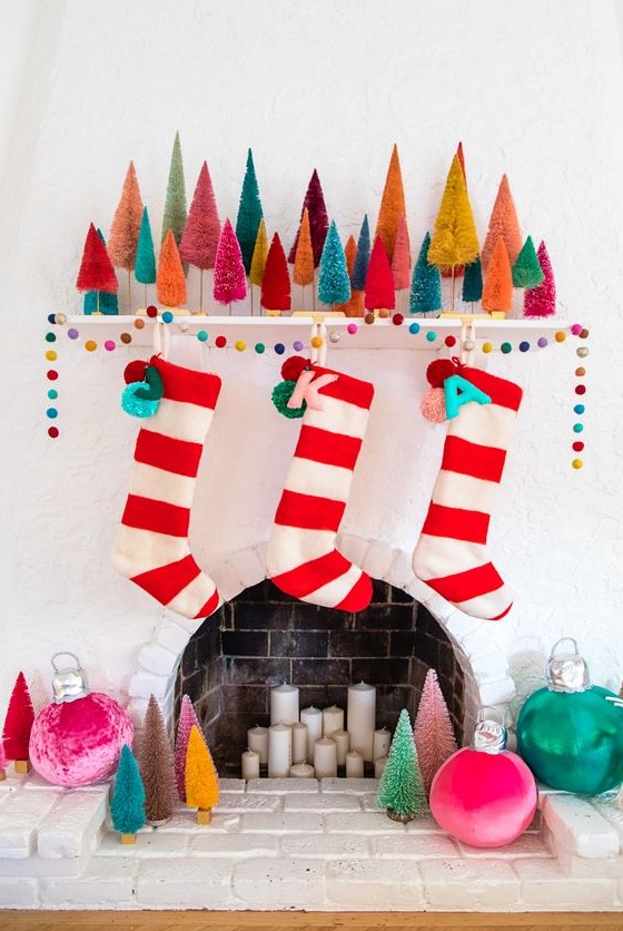 107 Fun Pompom Christmas Decor Ideas - DigsDigs