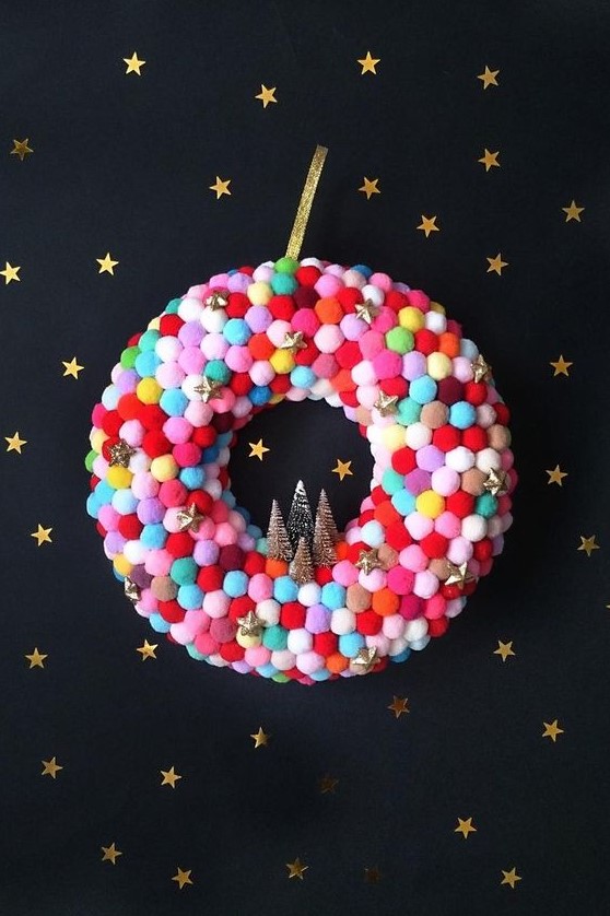 107 Fun Pompom Christmas Decor Ideas - DigsDigs