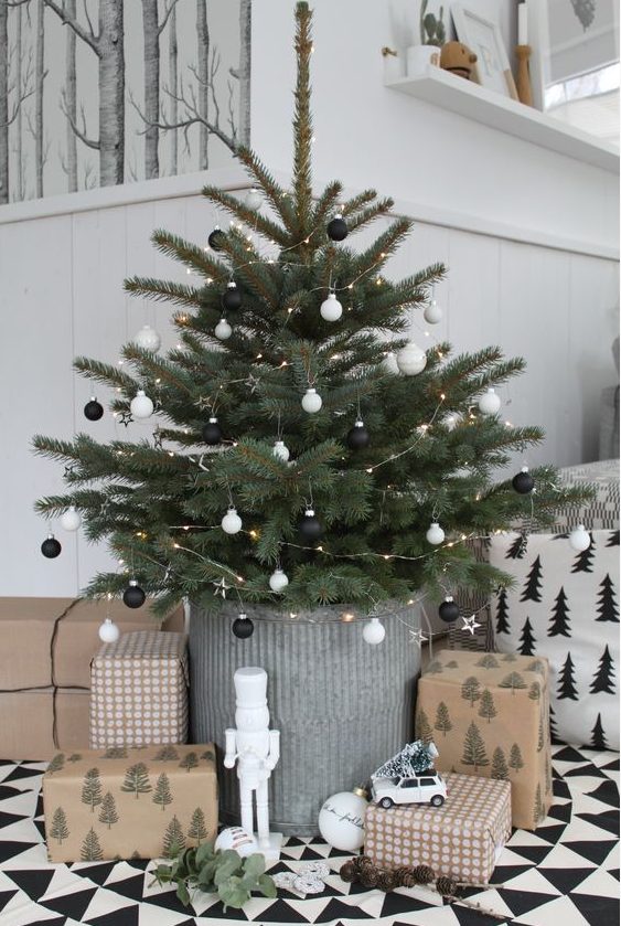 78 Scandinavian Christmas Tree Decor Ideas - DigsDigs