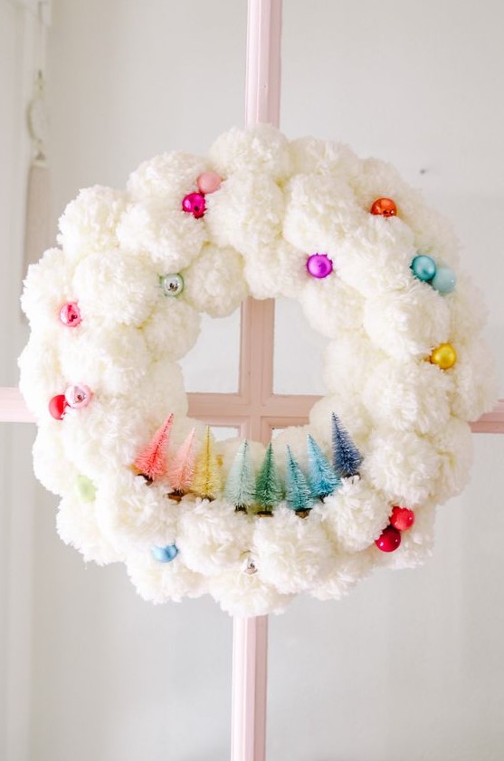 107 Fun Pompom Christmas Decor Ideas - DigsDigs
