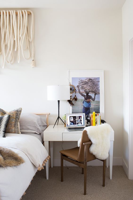 25 Ways To Incorporate Seating Furniture Into A Bedroom - DigsDigs