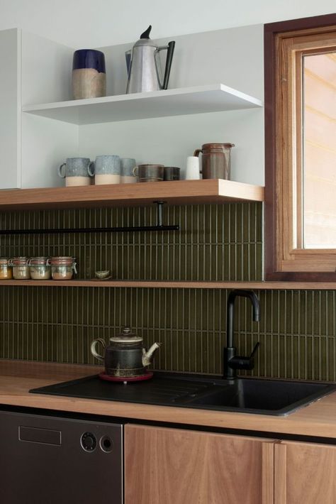 93 Edgy And Bold Skinny Tile Backsplashes - DigsDigs