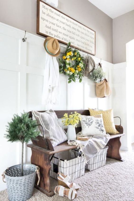25 Welcoming Summer Entryway Décor Ideas - DigsDigs