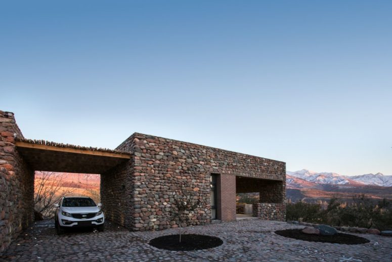 Mountain House Influenced By Traditional Uzbekistan Architecture - DigsDigs