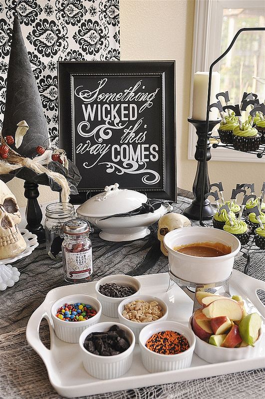 25 Bold Halloween Food And Drink Stations - DigsDigs