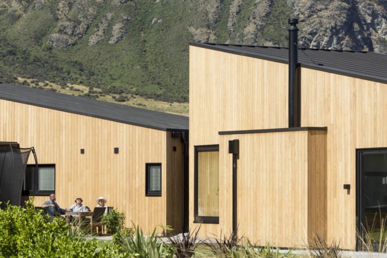 Contemporary Alpine House That Blends With The Landscape - DigsDigs