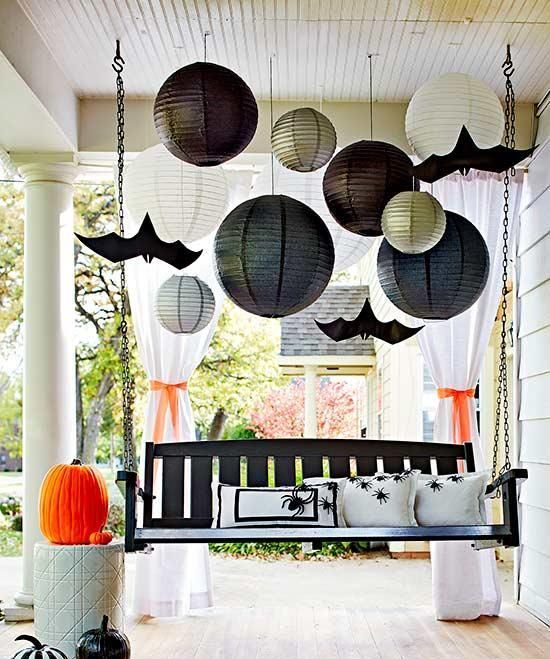 34 Stylish Halloween Porch Decor Ideas - DigsDigs