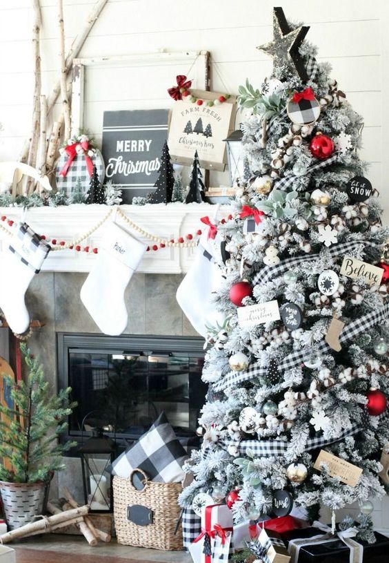 25 Cozy Buffalo Check Christmas Decor Ideas - DigsDigs