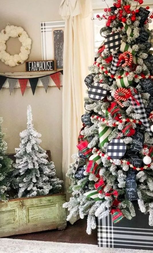 25 Cozy Buffalo Check Christmas Decor Ideas - DigsDigs