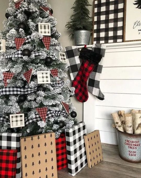 25 Cozy Buffalo Check Christmas Decor Ideas - DigsDigs