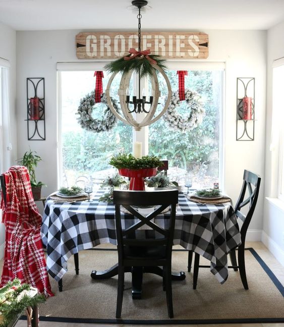 25 Cozy Buffalo Check Christmas Decor Ideas - DigsDigs