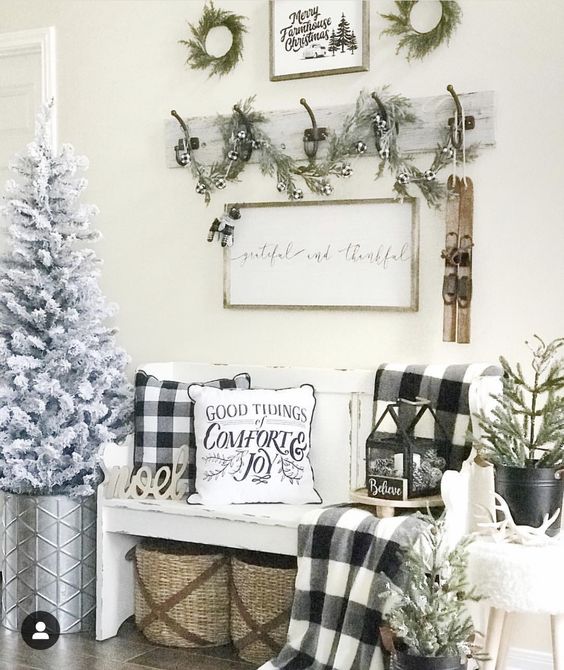 25 Cozy Buffalo Check Christmas Decor Ideas - DigsDigs