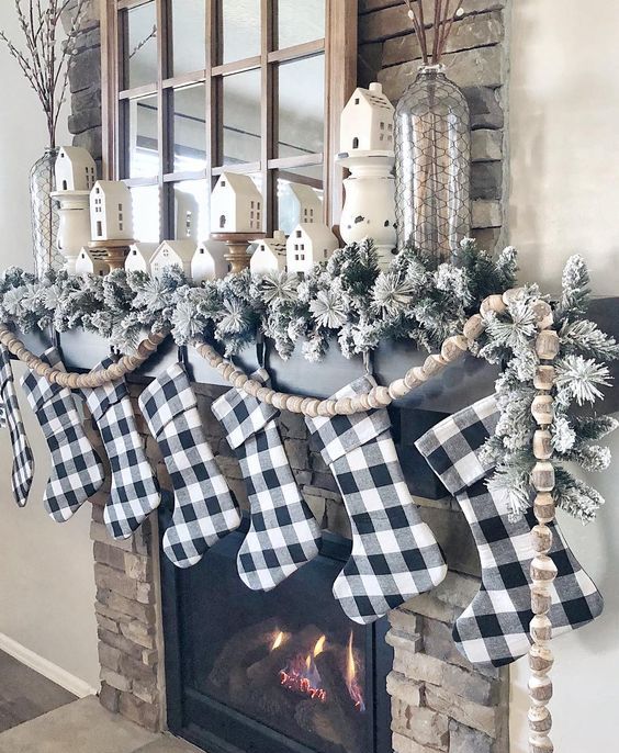 25 Cozy Buffalo Check Christmas Decor Ideas - DigsDigs